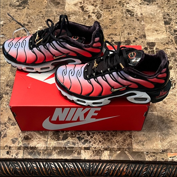 Nike | Shoes | Nike Gradient Red And Black Air Max Plus | Poshmark